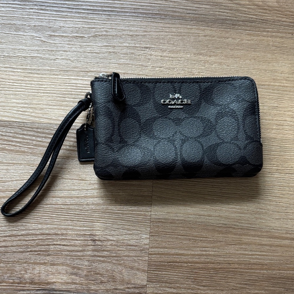 Coach Signature Double Zipper Black Wristlet - Gem